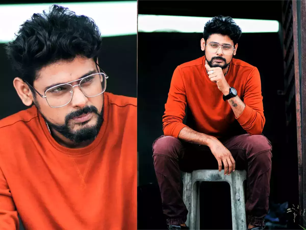 അയാൾ തുടയിൽ കൈ വച്ചു .ഞാൻ ഞെട്ടിപ്പോയി .പിന്നെ സംഭവിച്ചത് ...